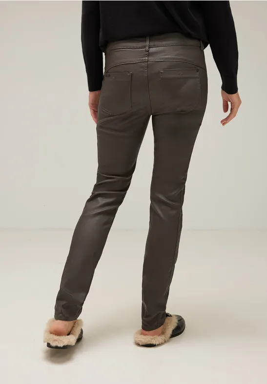 STREET-ONE Pantalon coupe slim avec coating in Marron - YORK | STREET-ONE